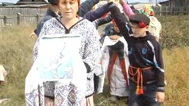 Лён п. Атагай_10. Обряд с иконой перед уборкой льна