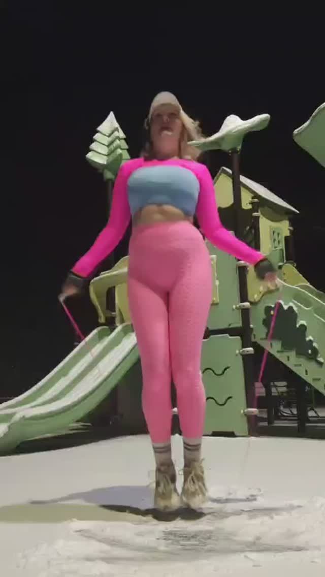 Скакалка, прыгай со мной 😜 #скакалка #скиппинг #jumpingroup  #workout #skipping #фитнес #воркаут