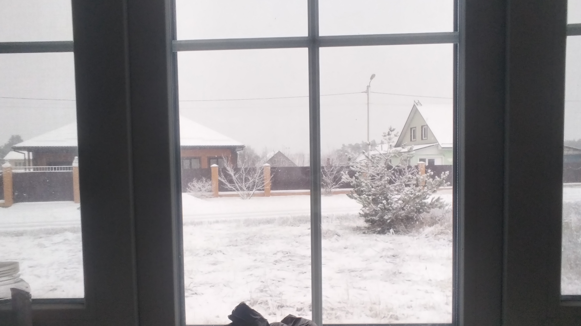 снег ❄️ идёт на улице!