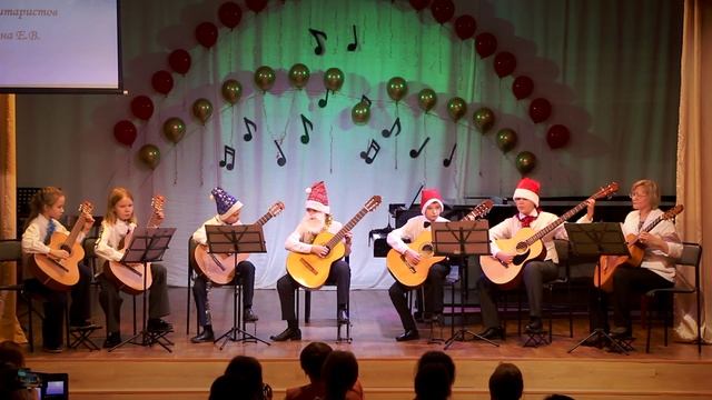 08 Обр. Е. Лебедевой, «В лесу родилась ёлочка», исп. ансамбль гитаристов, преп. Афонина Е.В.