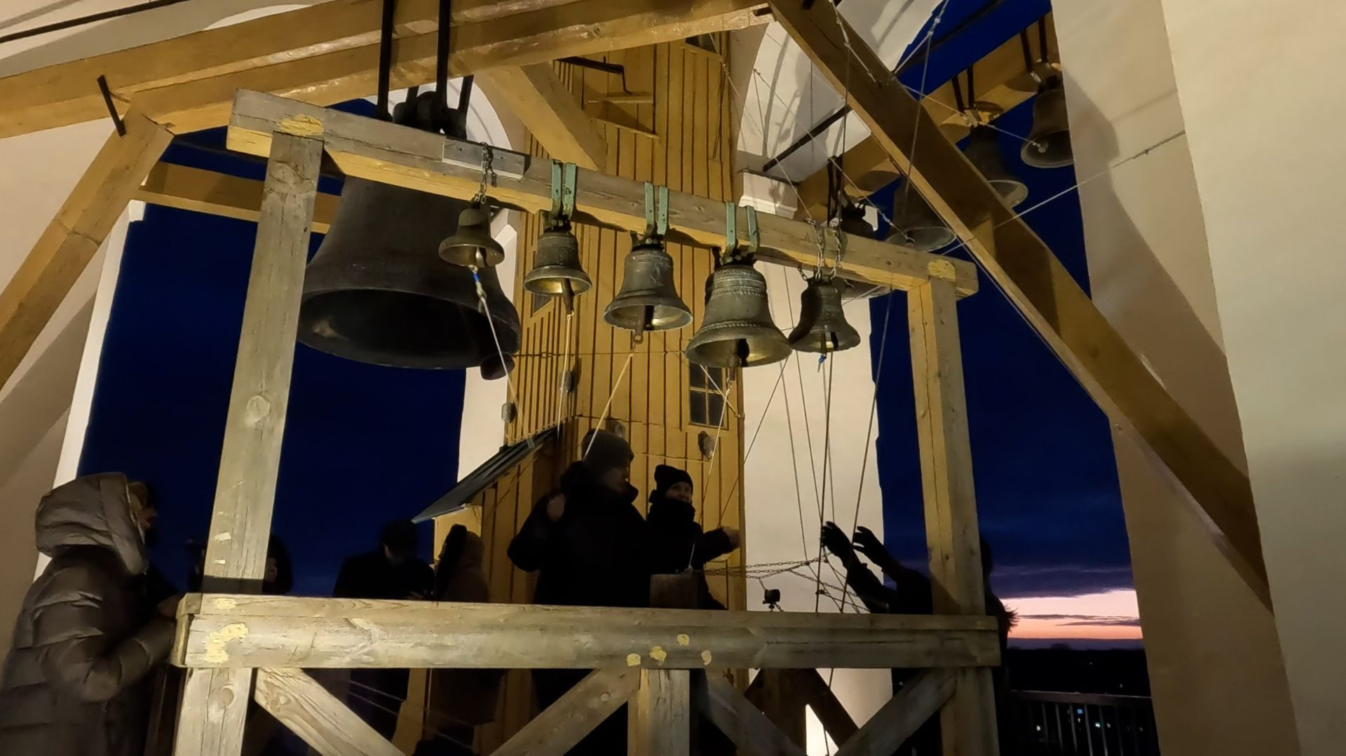 Галина Притула, колокольный звон. Колокольня Троицкого собора Псковского кремля, 9.01.2025