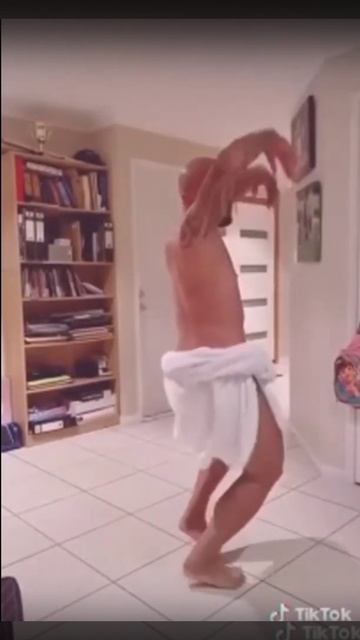 Отличие гавайских и полинезийских танцев. Это ори таити. Танцует мужчина