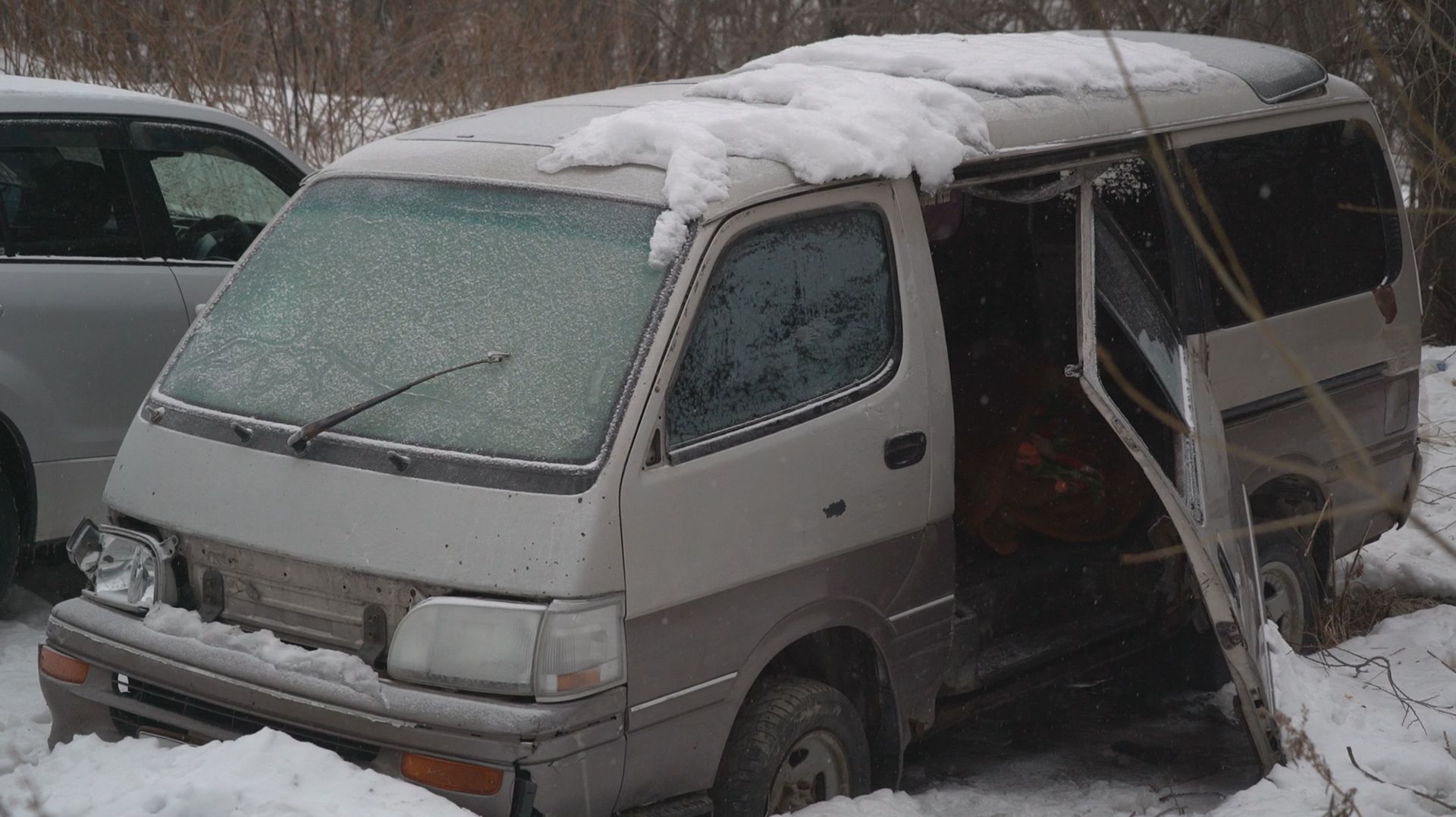 Брошенные автомобили вывозят с улиц Петропавловска-Камчатского