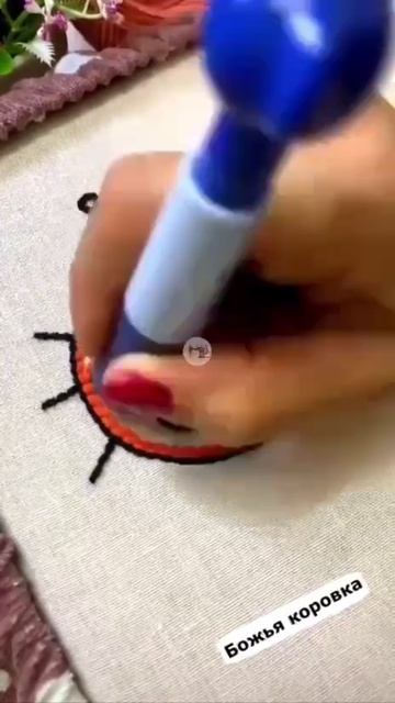 Секрет швеи. Вышивка ковровой иглой "Божья коровка."