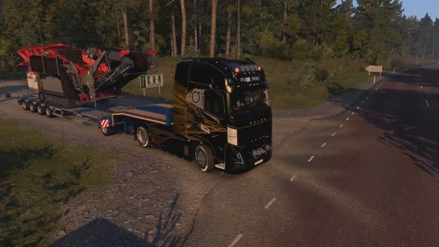 Euro Truck Simulator 2 Чуток поцарапали грузовичок, но успешно довезли груз.