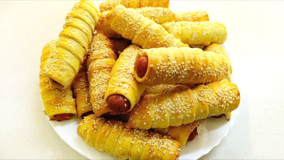 Вкусные СОСИСКИ в СЛОЕНОМ ТЕСТЕ! Пошаговый рецепт!