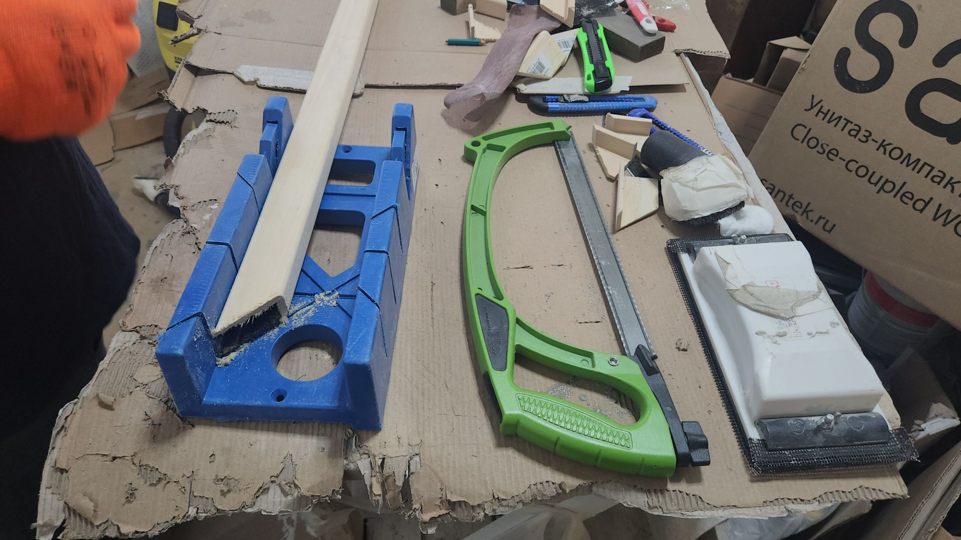 Хитрости при распиле деревянных уголков откосов 🪵🪟