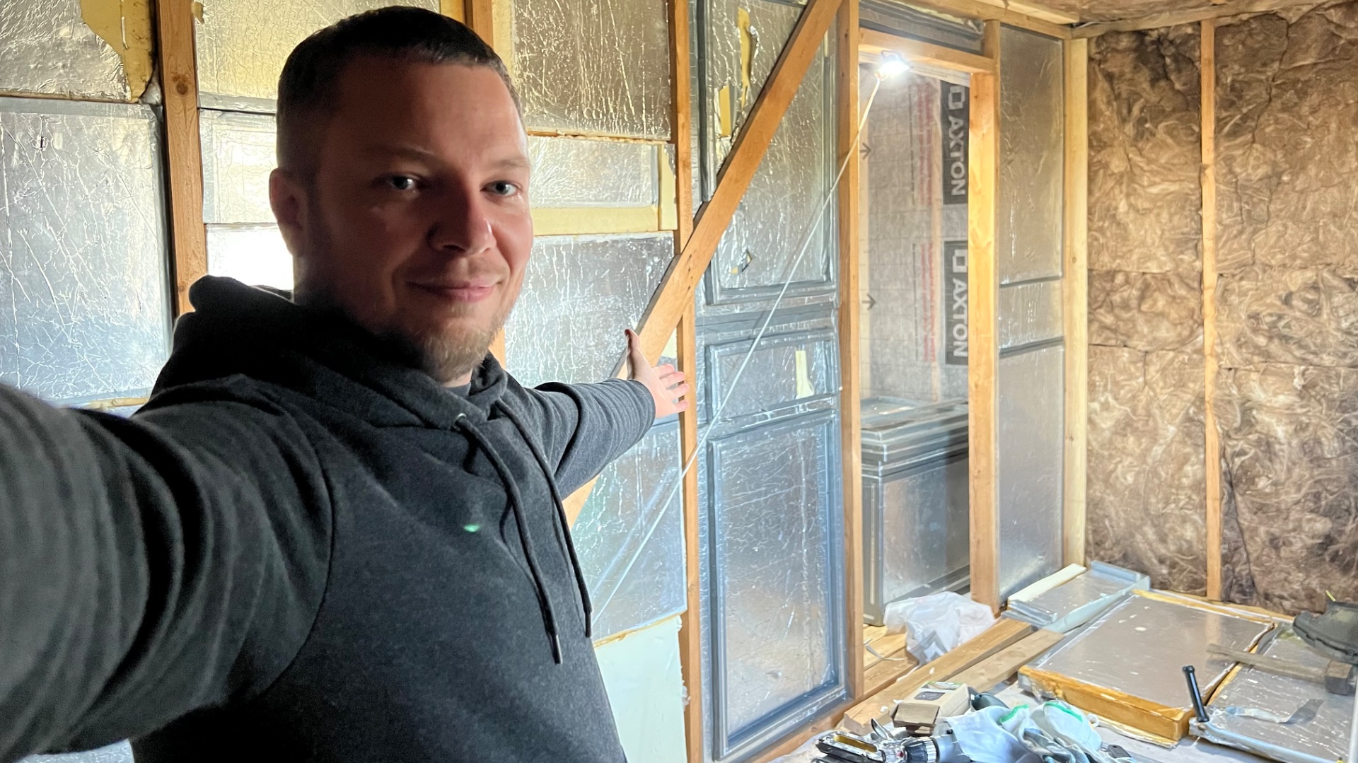 Вонь де@мом от бассейна, новый туалет, чистый участок и теплый второй этаж!