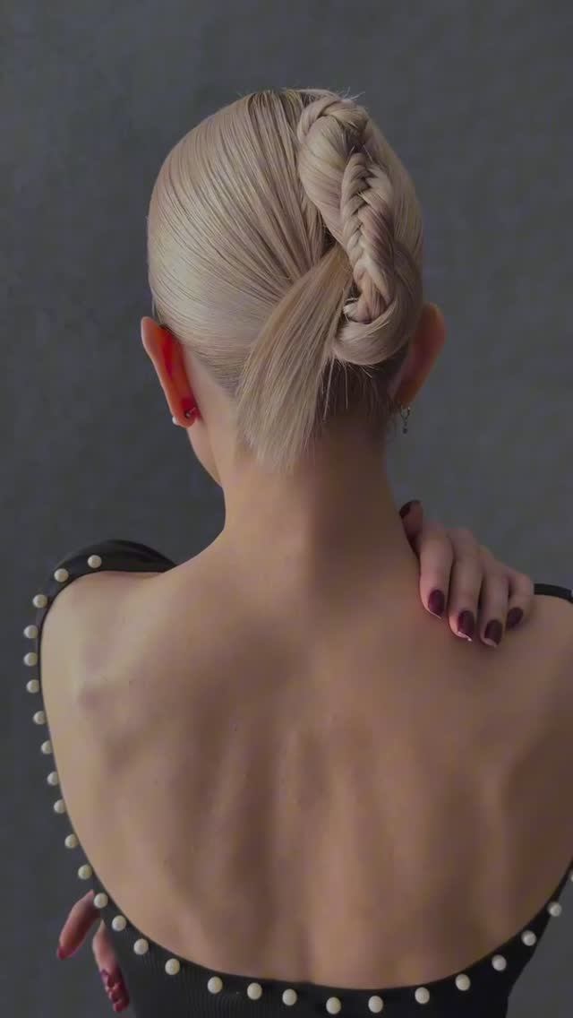 Стильный гладкий пучок на любой праздник #прическа #укладка #волосы #пучок