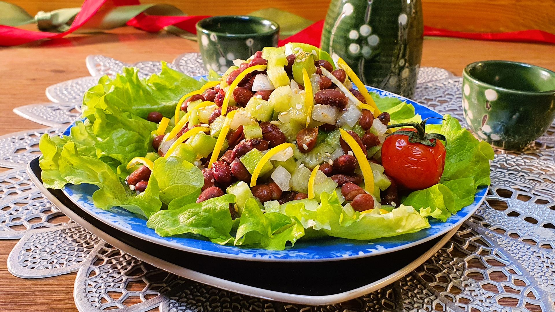 Салат из огурца с фасолью