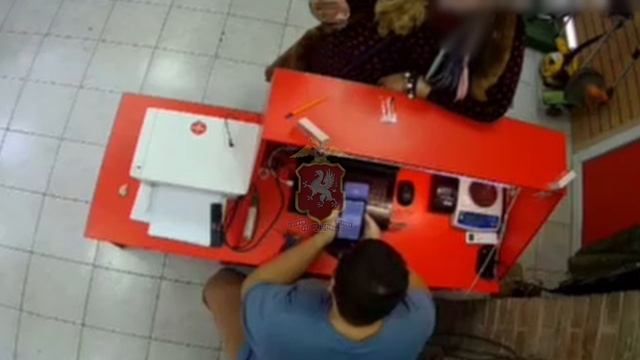 Севастопольские полицейские задержали женщину, которая,оказав услугу, назначила себе вознаграждение.