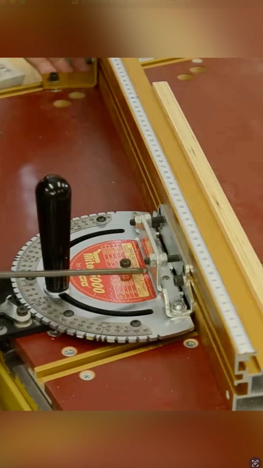 Как и чем пилить безопасно и точно под углом | Угловой упор MIT-002 Woodwork с транспортиром