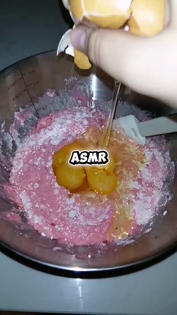 Вероника печёт тортичек