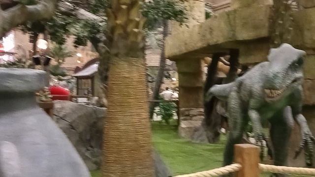 Смелые и отважные на аттракционе Храм Огня, среди большого выбора развлечений, экстрим