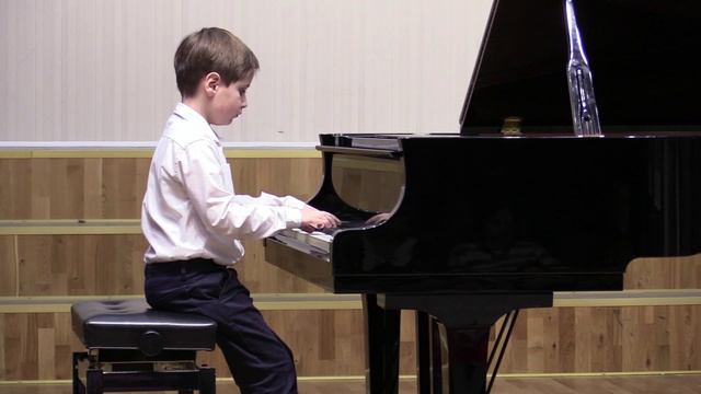 П. Чайковский "Старинная французская песенка", Р. Шуман "Смелый наездник"