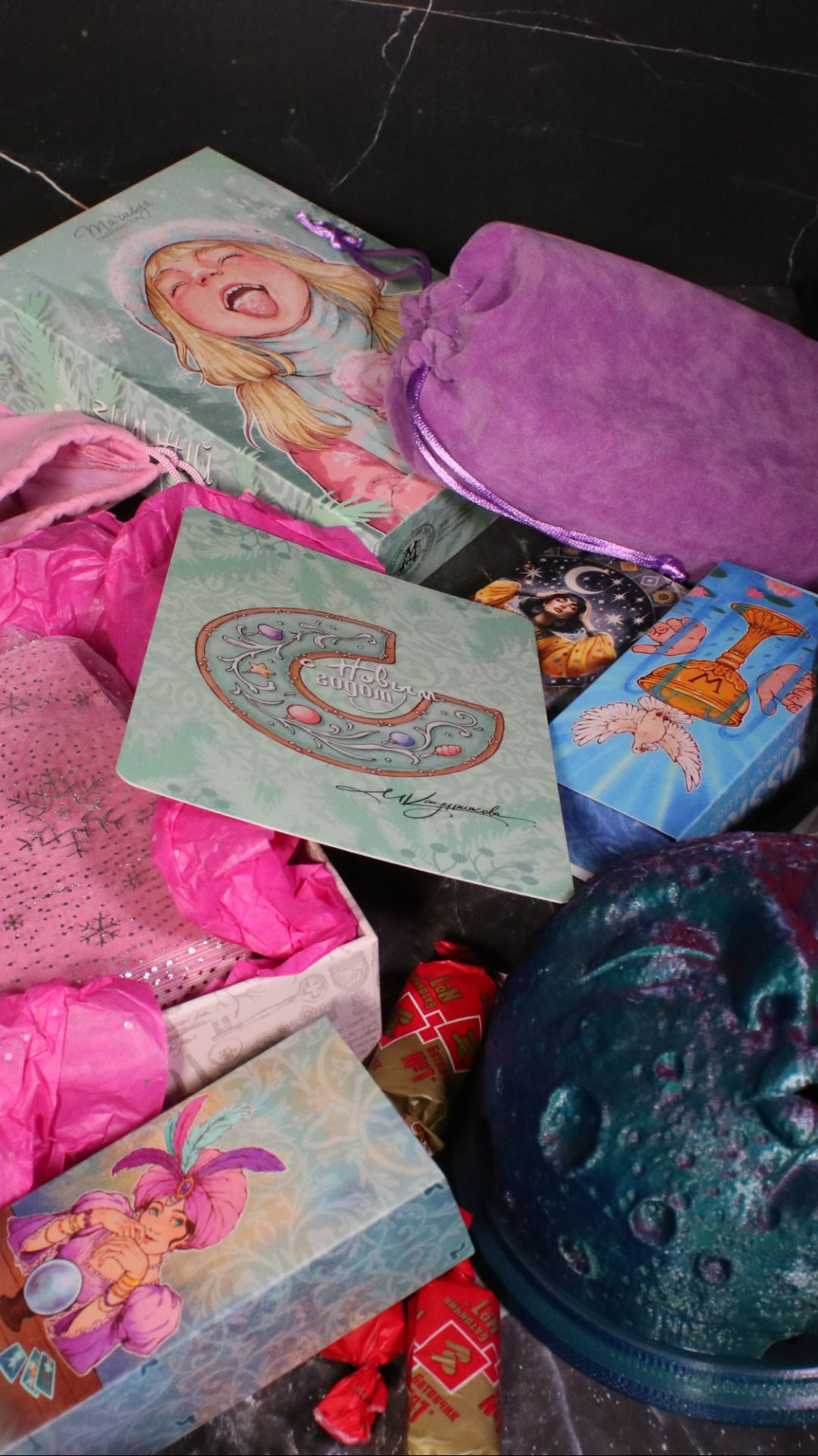 Таро обзор. Распаковка коробки с колодами ТАРО! Новогодние таро. Роскошная эзотерика #таро