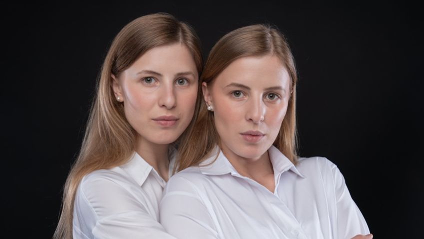 Афанасьевы Александра и Евгения 28 лет Визитка Сестры 2026