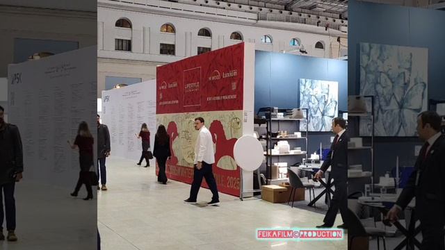 Открытие 51 Антикварного салона в Гостином дворе. #гостиныйдвор #интерьеротерапия #дресскод #красный