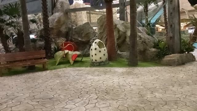 Жуткий рёв  рычащих тиранозавров,течет лава и экстремальные аттракционы для сильных и смелых