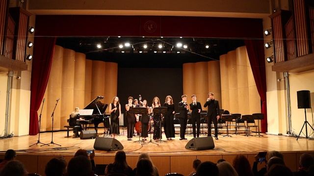 Al Dubin, Harry Warren - Lulu’s Back In Town