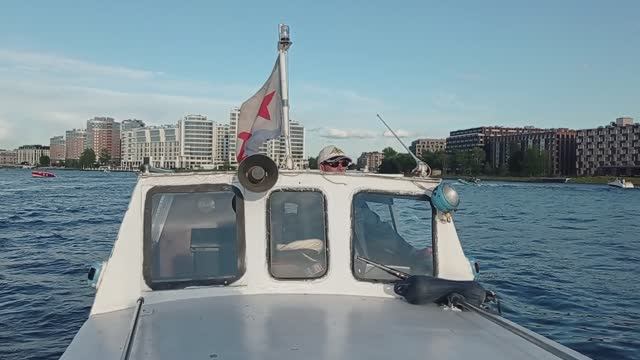 Петербург. По реке Ждановке на катере