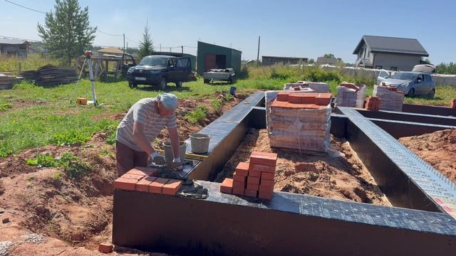 Строим дом.