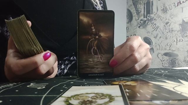 Есть ли на вас негатив? Расклад Таро