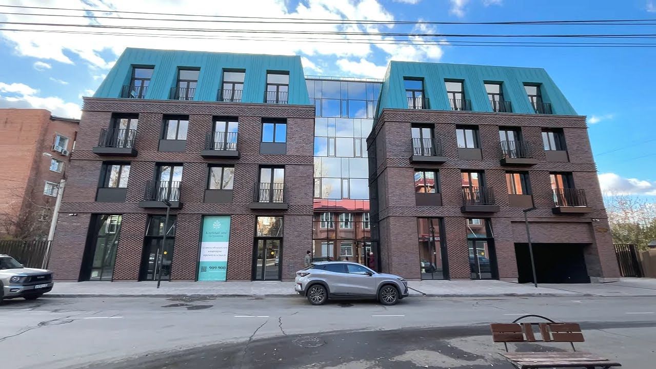 Leben in Irkutsk: schöne Holzhäuser im Stadtzentrum und Reichtum in Sibirien | Russland