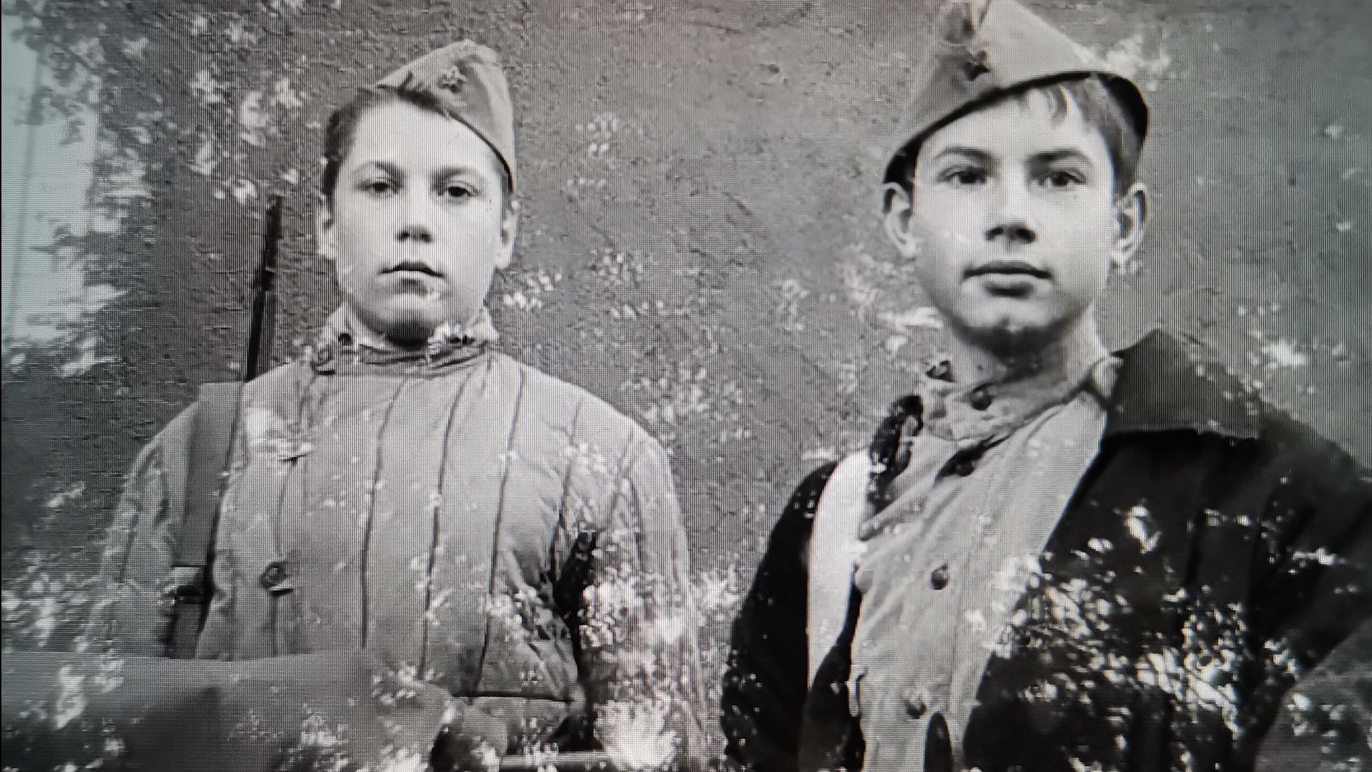 Застыли в солдатском строю (Мальчишки)