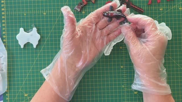 Демолдинг игрушек на елку оленей, рыбки, мелочевки для брелка и подвесок из эпоксидной смолы