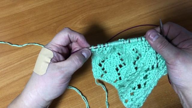 Ажурная змейка спицами для вас