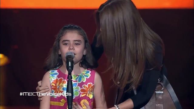 ПОЁТ СИРИЙСКАЯ ДЕВОЧКА. "Верните нам детство  Верните нам мир!!!!!"