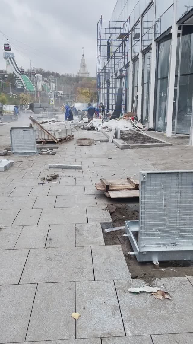 Лужники скрытые люки под тротуарную плитку Проспект с маркировкой колодца