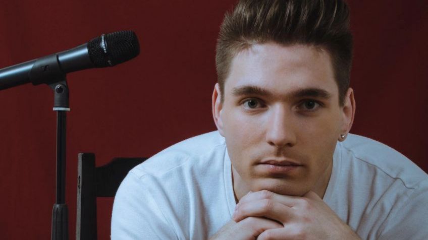 А ты какую напеваешь в предверии Нового года?