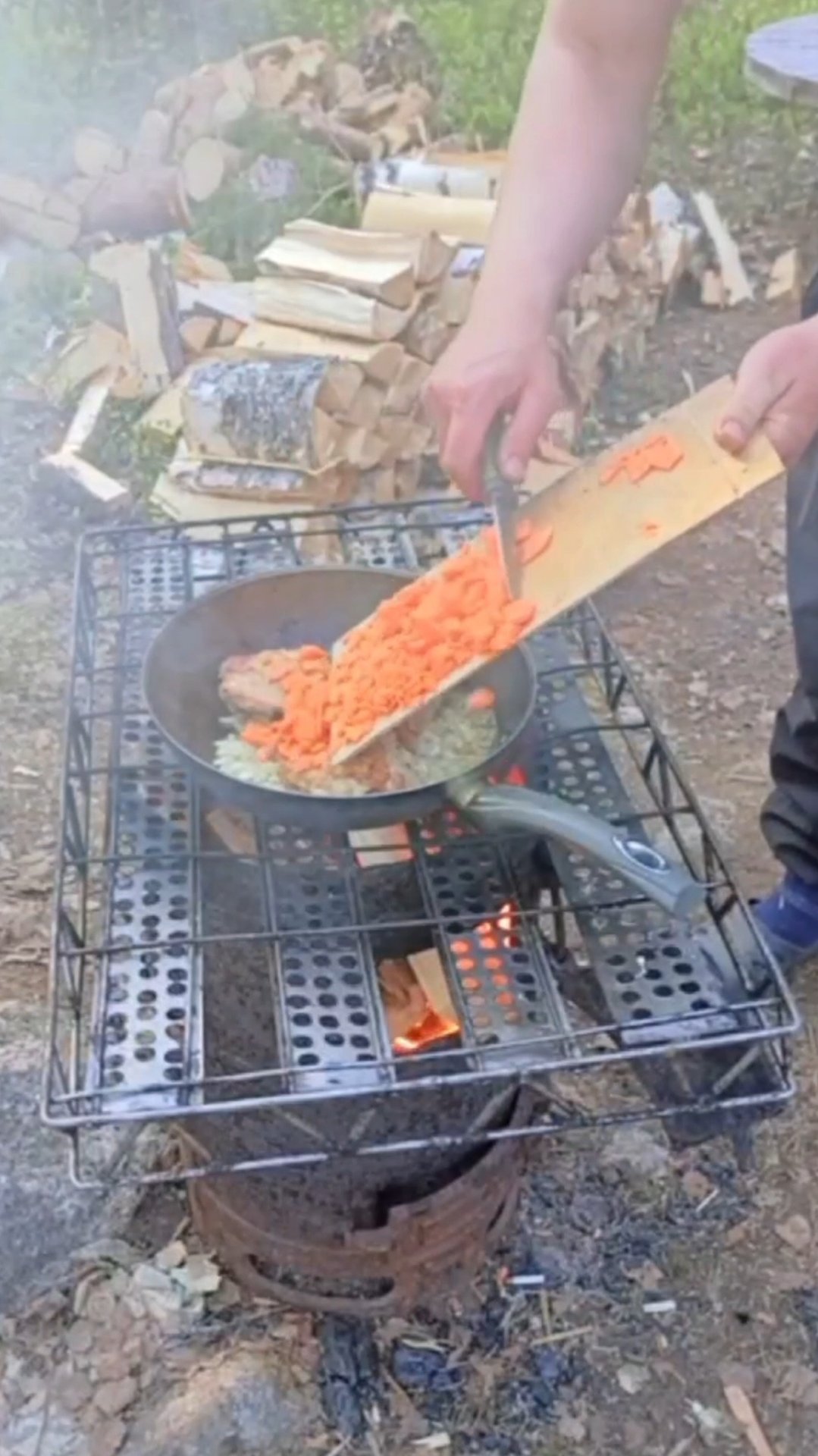 Простое блюдо на отдыхе,куриные бёдра с макаронами!