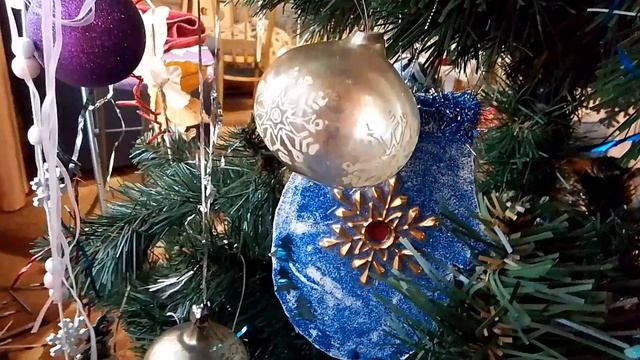Новогодние игрушки на ёлке своими руками