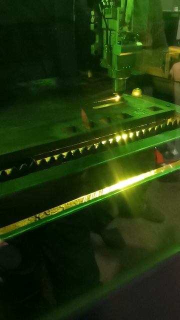 Лазерная резка конструкционной стали 25 мм