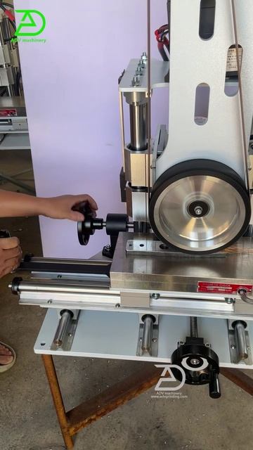 Малый ленточный полировальный станок ADV116-8: идеальная обработка плоских заготовок!