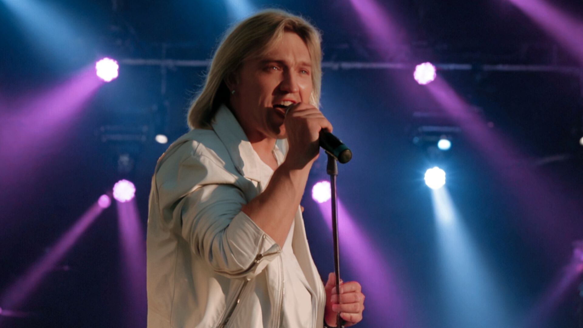 Пётр Елфимов - Поверь в любовь (МФИ Славянский базар в Витебске. Ночной хит, 13 - 14. 07.2011 г.)