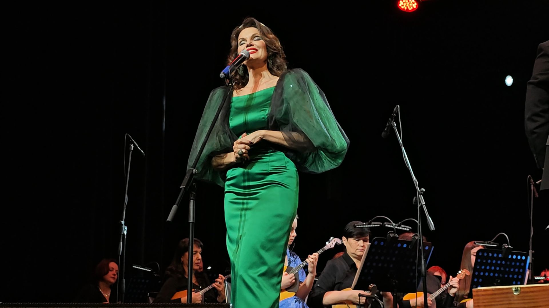 Концерт "Изумруд". Вечер русского романса в исполнении Заслуженной артистки РФ Нины Шацкой в Курске.