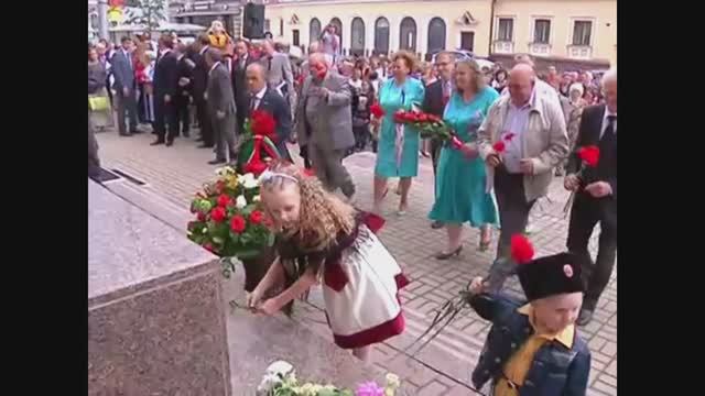 Пушкину возложили цветы