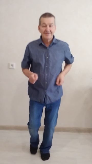 Танец просто 3 и новая песня. Хороводит Новый год.