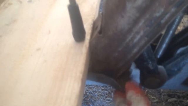 Строим дачный домик своими руками. Сплачиваем доски пола домкратом!