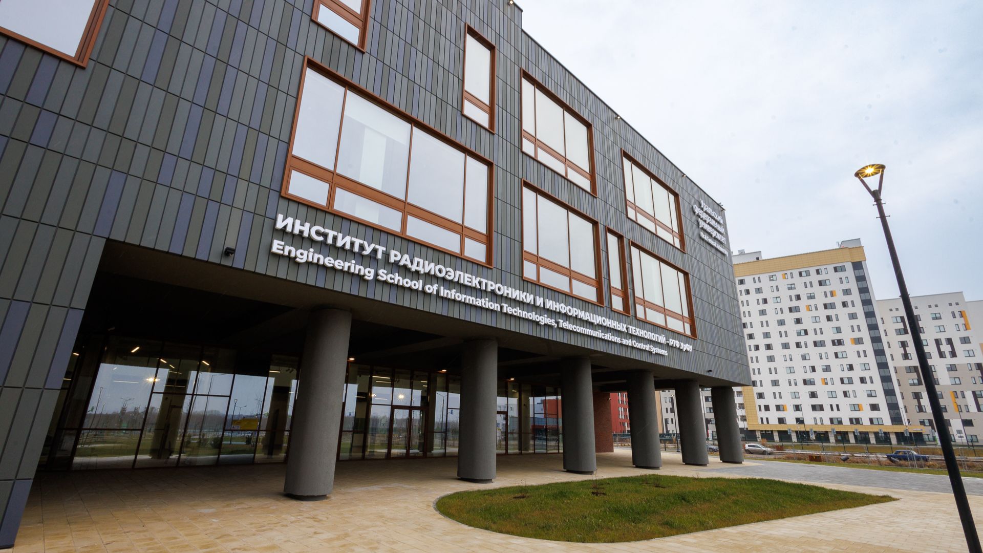 Ход строительства учебных корпусов кампуса УрФУ, ноябрь-2025