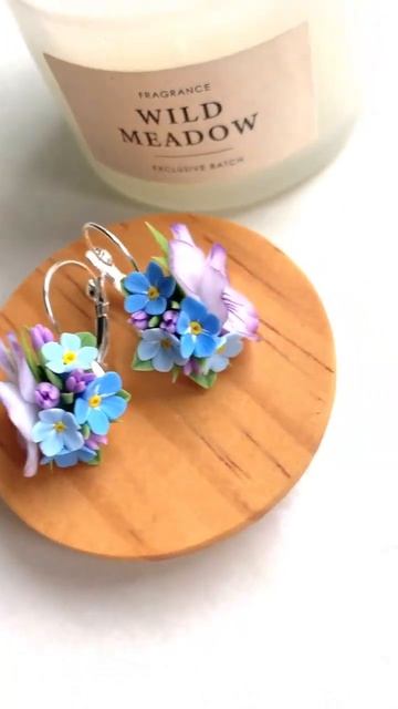 Колье с анютиными глазками