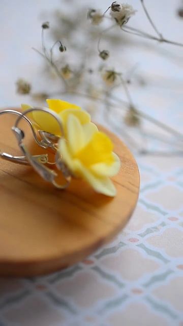 Желтые нарциссы. Серьги ручной работы