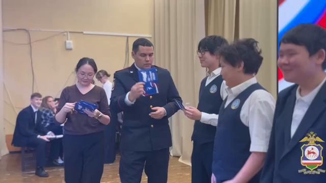 В День Конституции России полицейские вручили юным якутянам первые паспорта