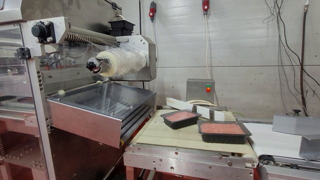 Упаковка фарша на трейсилере РОСТ-ТР1