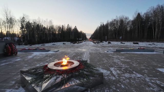 Ладога. Монумент Разорванное кольцо. .mp4