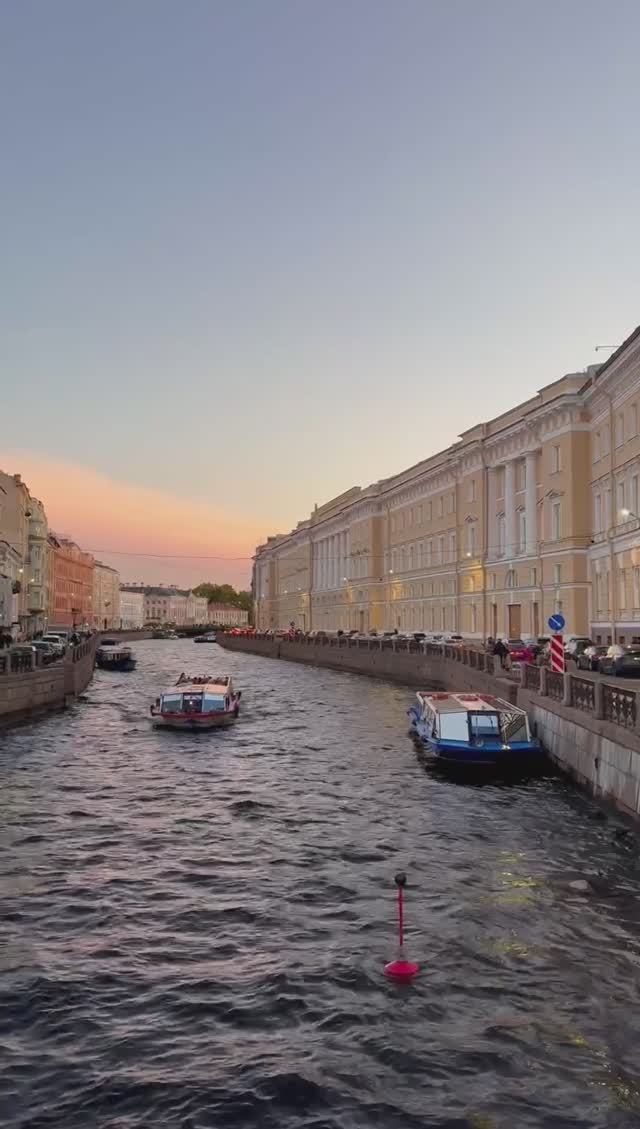 Питер. Закат. Кораблик. 🤔